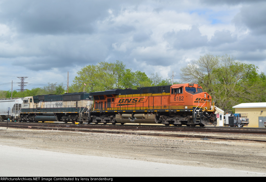 BNSF 6182
